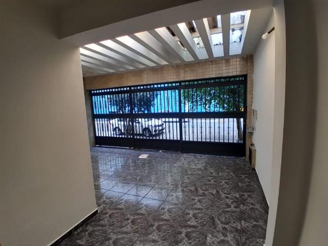 Casa para Venda/Aluguel com 2 quartos, 140 m² por R$ 990.000