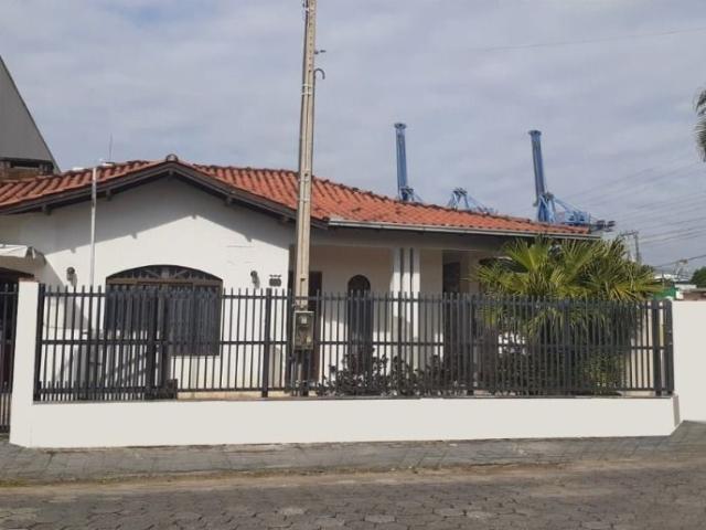 Casa para Venda/Aluguel com 2 quartos, 247 m² por R$ 1.500.000