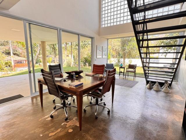Casa para Venda/Aluguel com 2 quartos, 300 m² por R$ 1.450.000