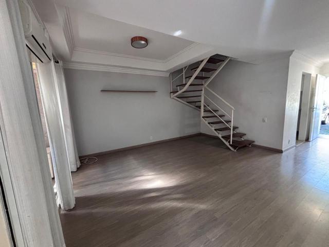 Casa para Venda/Aluguel com 3 quartos, 114 m² por R$ 646.000
