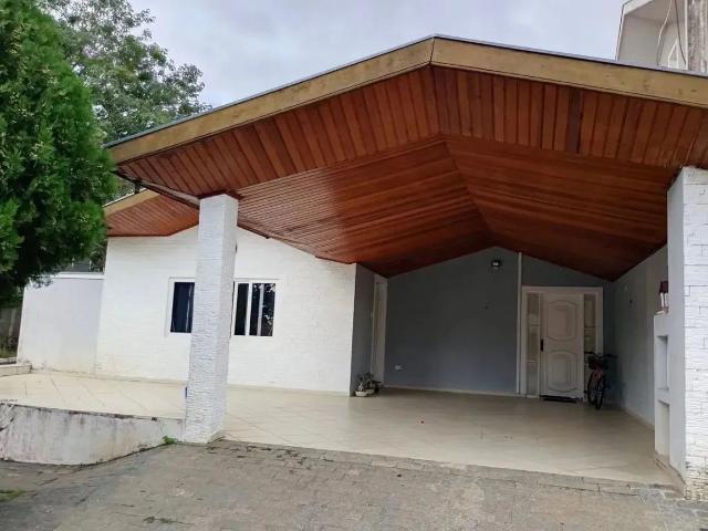 Casa para Venda/Aluguel com 3 quartos, 136 m² por R$ 950.000