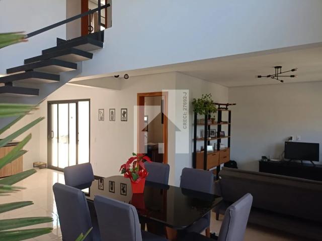 Casa para Venda/Aluguel com 3 quartos, 163 m² por R$ 940.000
