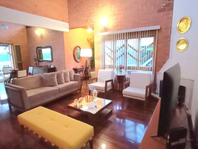 Casa para Venda/Aluguel com 3 quartos, 187 m² por R$ 1.290.000
