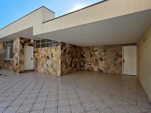 Casa para Venda/Aluguel com 3 quartos, 181 m² por R$ 950.000
