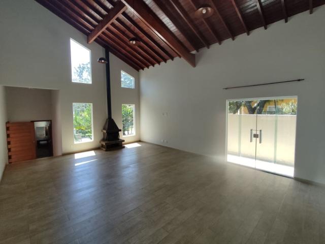 Casa para Venda/Aluguel com 3 quartos, 197 m² por R$ 1.072.000