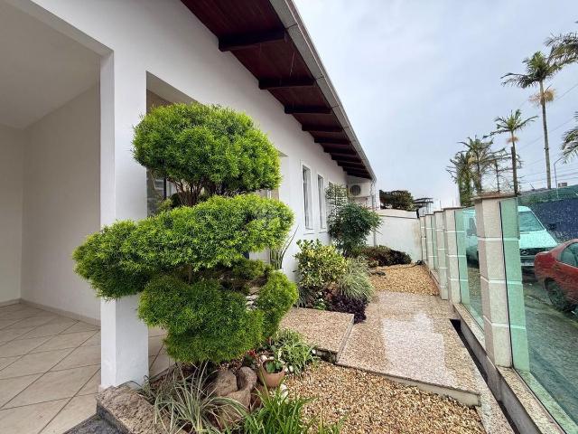 Casa para Venda/Aluguel com 3 quartos, 198 m² por R$ 1.950.000