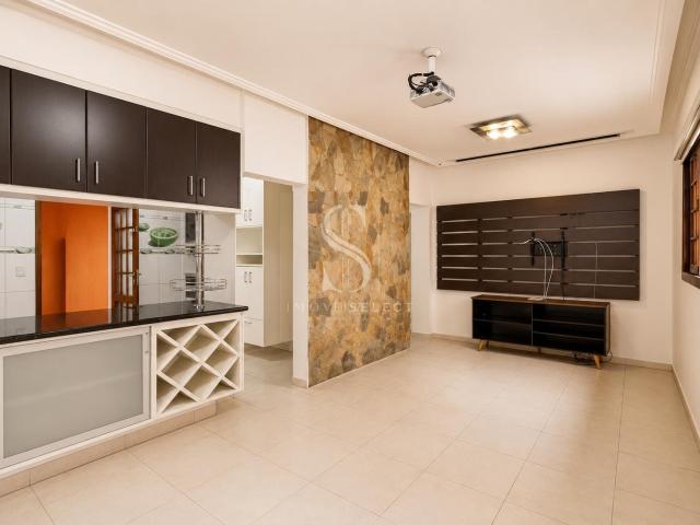 Casa para Venda/Aluguel com 3 quartos, 190 m² por R$ 1.695.000