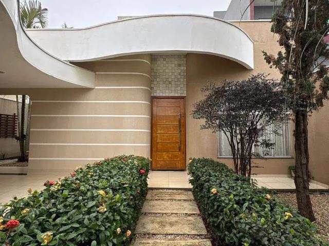 Casa para Venda/Aluguel com 3 quartos, 204 m² por R$ 1.100.000