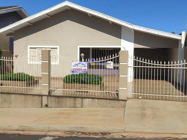 Casa para Venda/Aluguel com 3 quartos, 200 m² por R$ 500.000