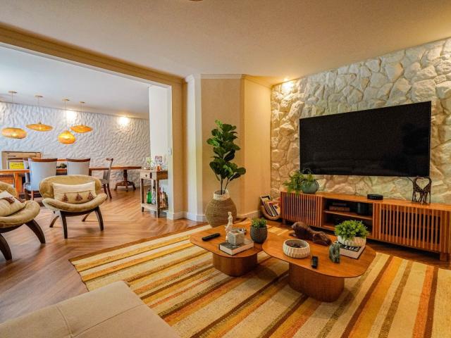 Casa para Venda/Aluguel com 3 quartos, 202 m² por R$ 1.250.000