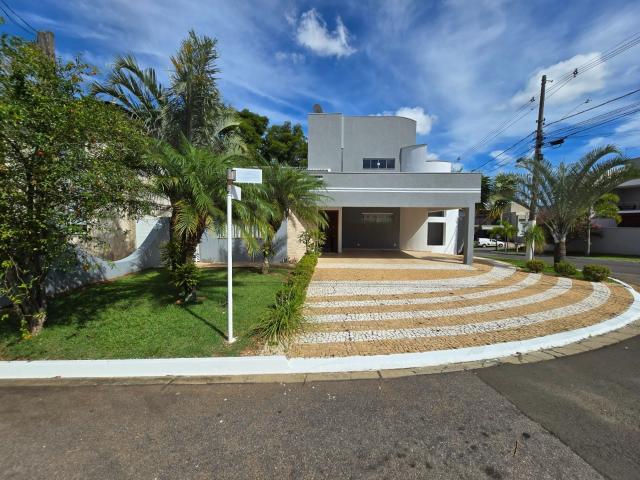 Casa para Venda/Aluguel com 3 quartos, 220 m² por R$ 1.590.000