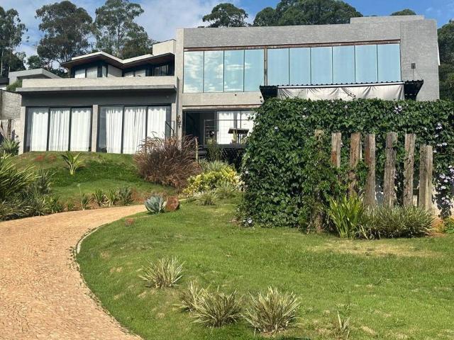 Casa para Venda/Aluguel com 3 quartos, 220 m² por R$ 1.650.000