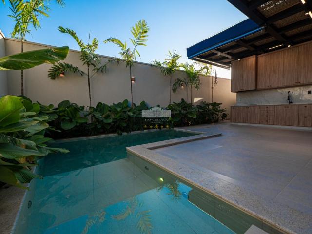 Casa para Venda/Aluguel com 3 quartos, 235 m² por R$ 2.500.000