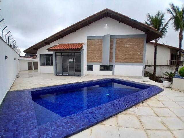Casa para Venda/Aluguel com 3 quartos, 236 m² por R$ 1.499.000