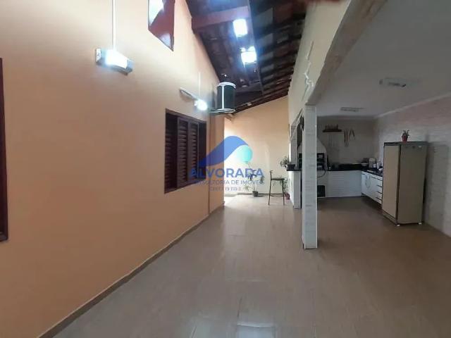 Casa para Venda/Aluguel com 3 quartos, 237 m² por R$ 800.000