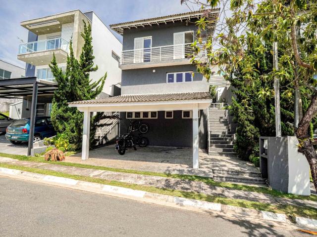 Casa para Venda/Aluguel com 3 quartos, 239 m² por R$ 1.290.000