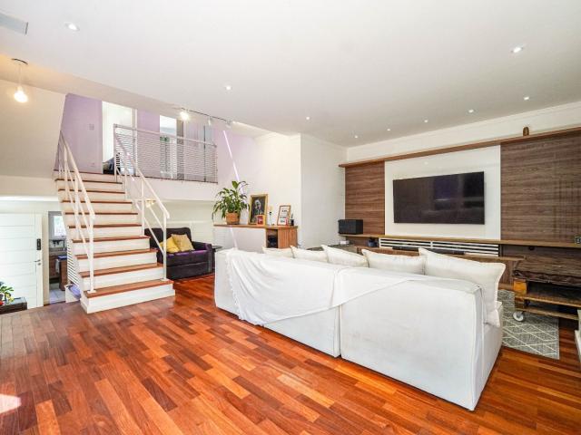 Casa para Venda/Aluguel com 3 quartos, 239 m² por R$ 1.290.000