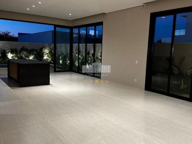 Casa para Venda/Aluguel com 3 quartos, 230 m² por R$ 2.500.000