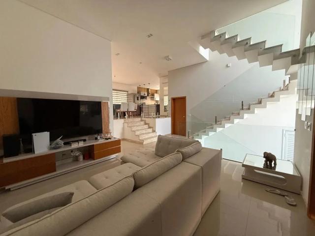 Casa para Venda/Aluguel com 3 quartos, 245 m² por R$ 2.650.000