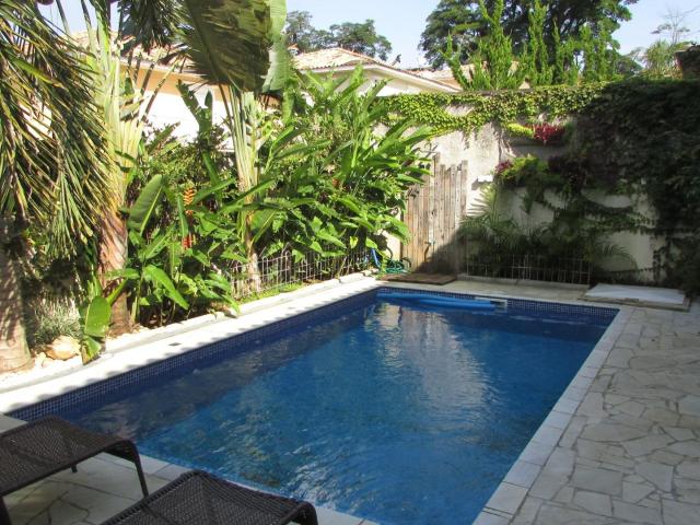 Casa para Venda/Aluguel com 3 quartos, 247 m² por R$ 2.398.000