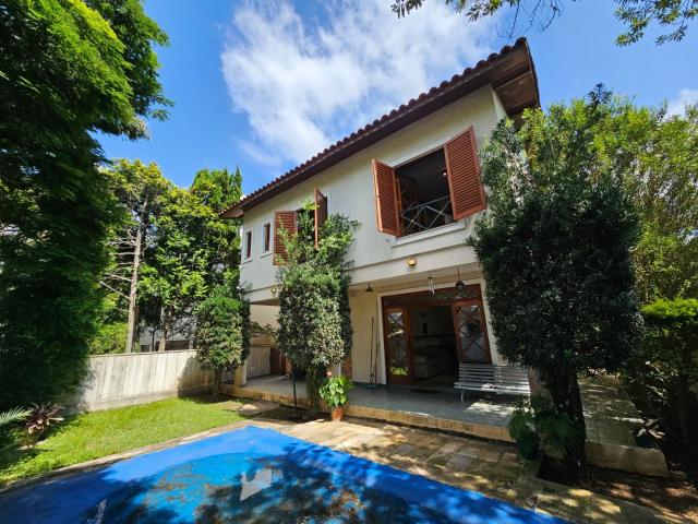 Casa para Venda/Aluguel com 3 quartos, 249 m² por R$ 1.470.000