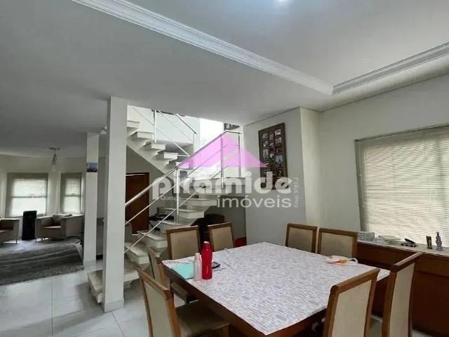 Casa para Venda/Aluguel com 3 quartos, 240 m² por R$ 1.700.000