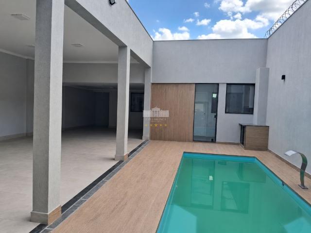 Casa para Venda/Aluguel com 3 quartos, 250 m² por R$ 1.300.000