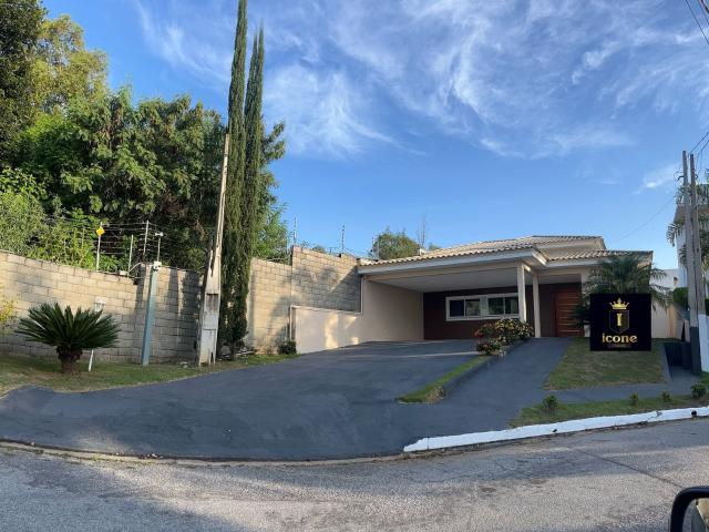 Casa para Venda/Aluguel com 3 quartos, 250 m² por R$ 1.390.500