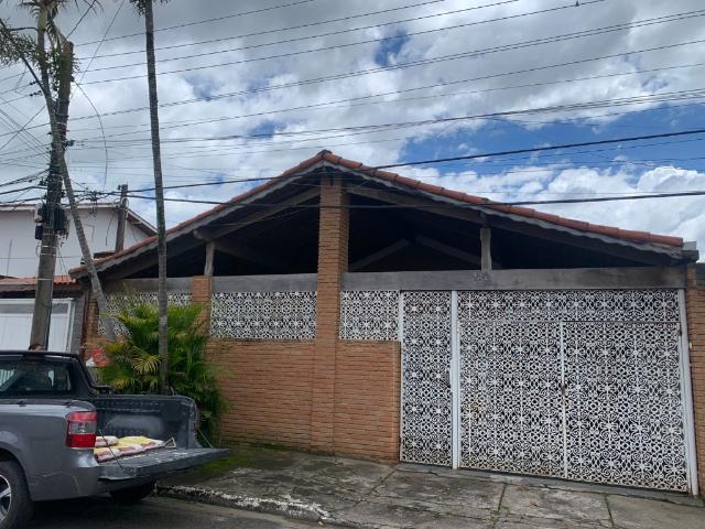 Casa para Venda/Aluguel com 3 quartos, 250 m² por R$ 800.000
