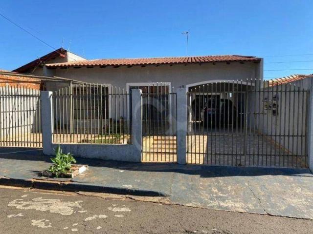 Casa para Venda/Aluguel com 3 quartos, 252 m² por R$ 590.000