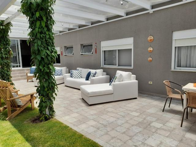 Casa para Venda/Aluguel com 3 quartos, 260 m² por R$ 1.600.000