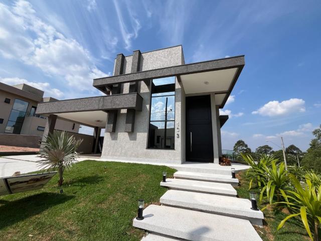 Casa para Venda/Aluguel com 3 quartos, 297 m² por R$ 2.350.000
