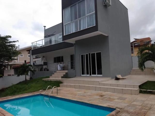 Casa para Venda/Aluguel com 3 quartos, 290 m² por R$ 2.700.000