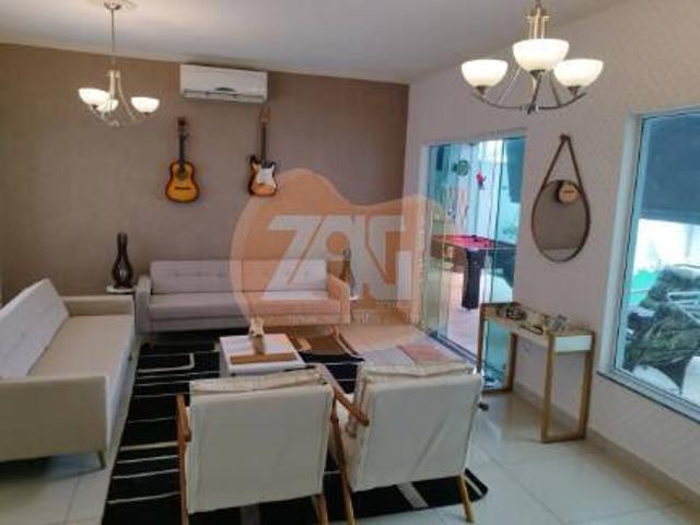 Casa para Venda/Aluguel com 3 quartos, 300 m² por R$ 1.200.000