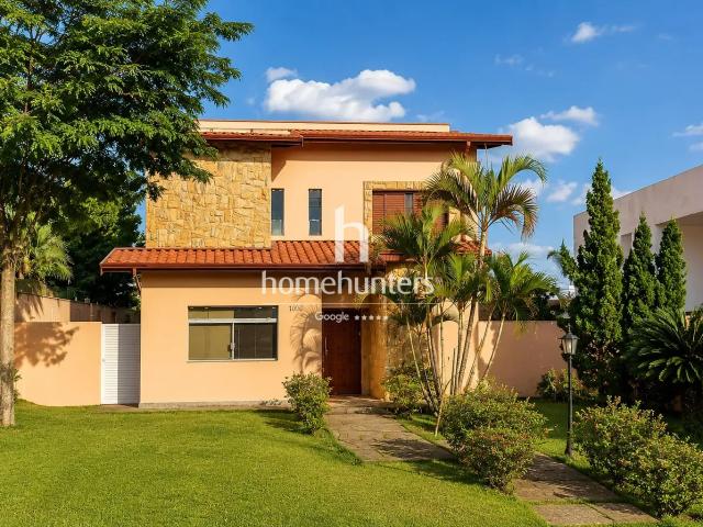 Casa para Venda/Aluguel com 3 quartos, 318 m² por R$ 2.700.000