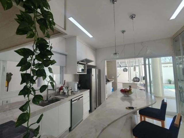 Casa para Venda/Aluguel com 3 quartos, 325 m² por R$ 3.500.000