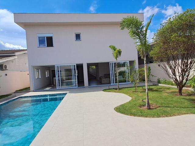 Casa para Venda/Aluguel com 3 quartos, 327 m² por R$ 2.190.000
