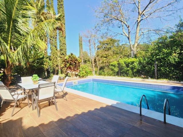 Casa para Venda/Aluguel com 3 quartos, 320 m² por R$ 2.700.000