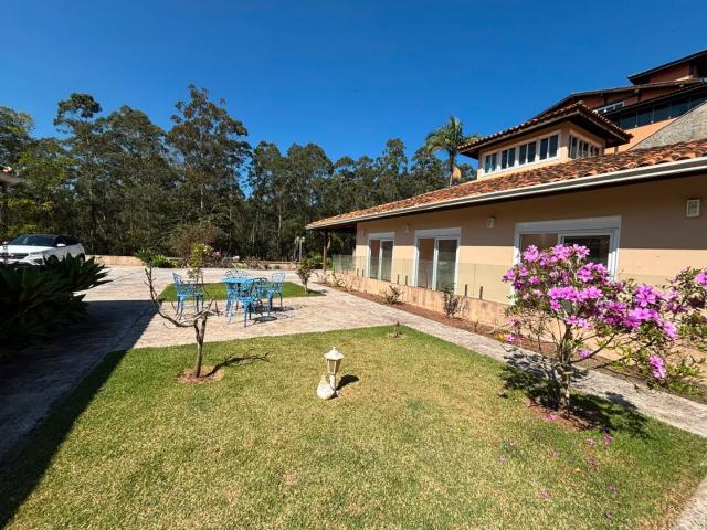 Casa para Venda/Aluguel com 3 quartos, 339 m² por R$ 2.200.000