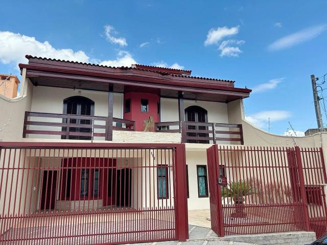 Casa para Venda/Aluguel com 3 quartos, 331 m² por R$ 1.150.800