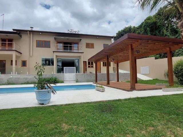 Casa para Venda/Aluguel com 3 quartos, 358 m² por R$ 2.700.000