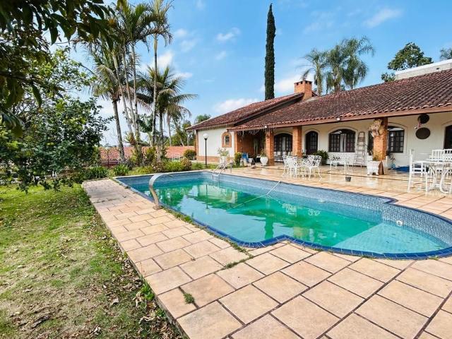 Casa para Venda/Aluguel com 3 quartos, 388 m² por R$ 1.490.000