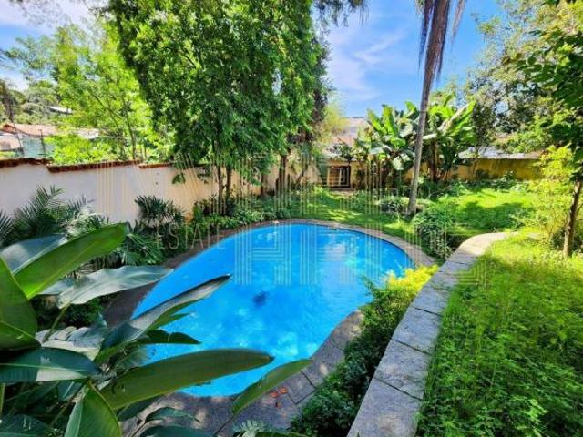 Casa para venda/locação em Interlagos | 4 quartos