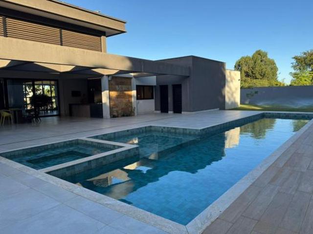 CASA PARK WAY, QUADRA 5, 5 SUITES, LAZER, ARMARIOS, PISCINA! Aceita permuta