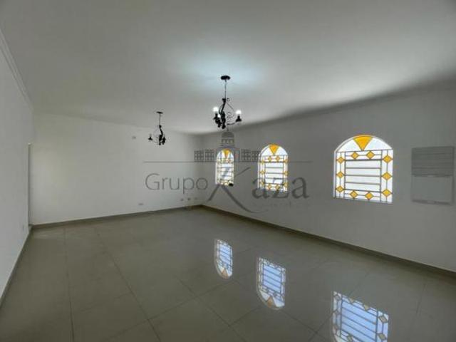Casa Parque Itamarati Jacareí 244m² 4 Dormitórios