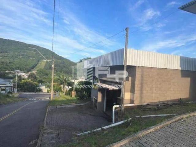 CASA + PAVILHÃO NO CENTRO DE ALTO FELIZ