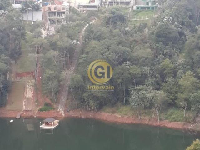 CASA PÉ NA ÁGUA PARA VENDA, BEIRA DE REPRESA, EM IGARATA, SP
