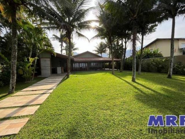 Casa Pé na Areia na Praia da Maranduba. Localização privilegiada, com frente para Rodovia