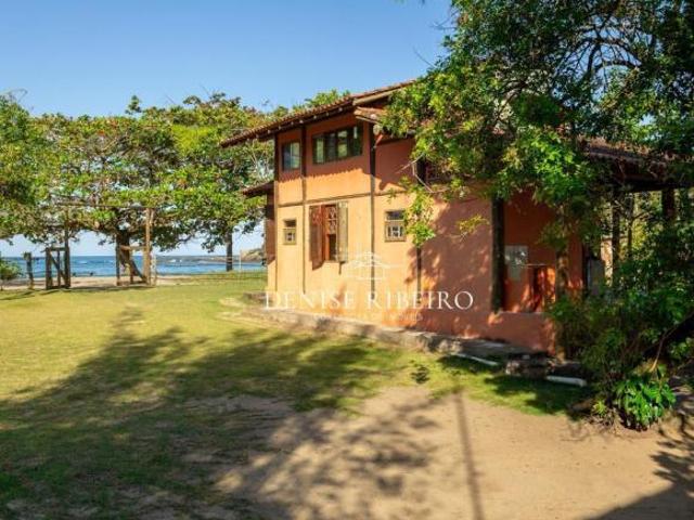 Casa pé na areia à venda em Ilhabela