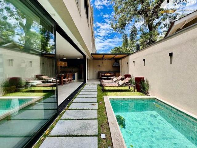 Casa Pé na Areia com 4 Suítes com Piscina e Churrasqueira!